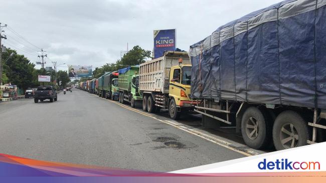 Jalur Pantura Rembang-Pati Masih Macet, Ini Rute Alternatifnya