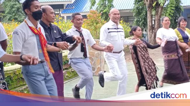 Gubernur NTT soal Anak SMA Masuk Jam 5-an: Dasar Hukum Kau Pikir Sendiri!