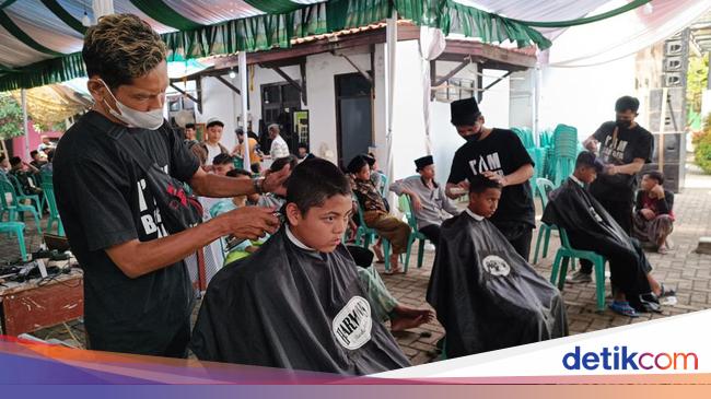 Tradisi Unik Ponpes Cirebon, Cukur Massal Ribuan Santri Tradisi Unik Ponpes Cirebon, Cukur Massal Ribuan Santri