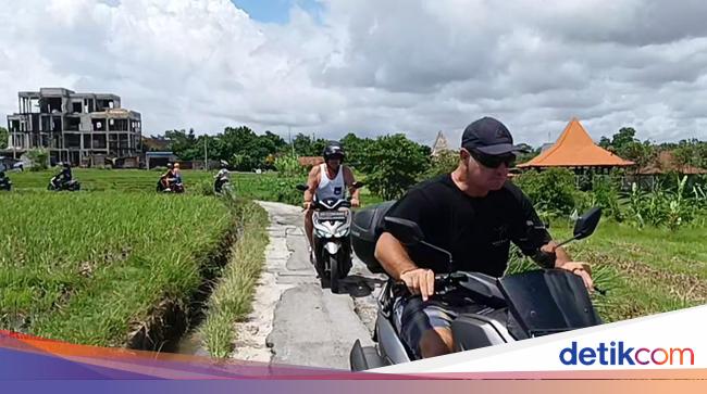 Bule Bali Hobi Naik Motor Telanjang Dada, Polisi: Pakai Kaus Lah!