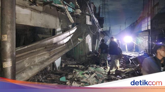 13 Orang Jadi Korban Tewas Kebakaran Depo Pertamina Plumpang 13 Orang Jadi Korban Tewas Kebakaran Depo Pertamina Plumpang
