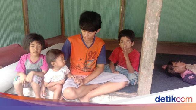 Pilu Remaja di Bangkalan, Putus Sekolah Demi Rawat Ibu ODGJ-3 Adik Balita