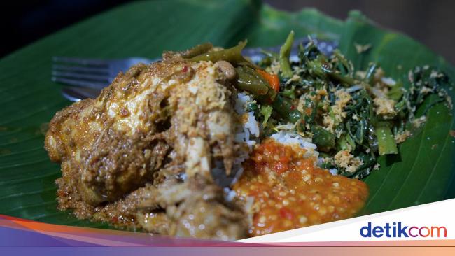 Nikmatnya Nasi 'Lonte' yang Disajikan dengan Sambal 'Setan' di Medan