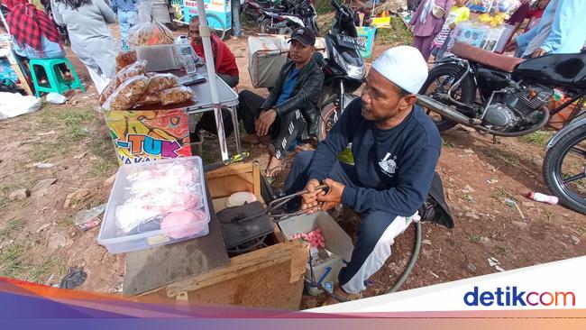 Mendulang Rezeki dari Pasar Tumpah Bukit Candi Cicalengka Mendulang Rezeki dari Pasar Tumpah Bukit Candi Cicalengka