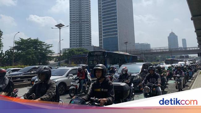 Cerita Warga Jaksel Lelah Terjebak Macet Setiap Pagi di Pancoran
