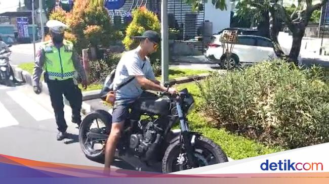 3 Bule Rusia Ditilang Polisi di Nusa Dua gegara Langgar Lalu Lintas