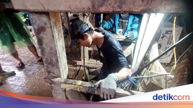 Sejarah Warga Ciemas Menambang Emas di Halaman Rumah Sendiri