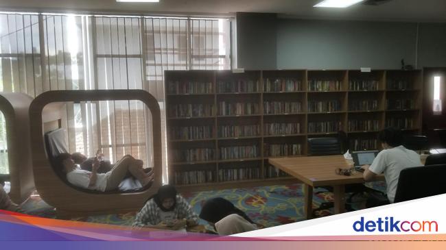 Tempat Baca yang Cozy di Perpustakaan Bandung Creative Hub