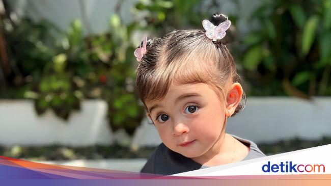 7 Potret Terbaru Baby Guzel Anak Margin & Ali Syakieb, Cantik Bak Boneka Arab