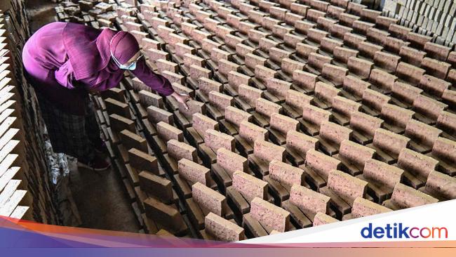 Melihat Peran Perempuan di Sentra Produksi Batu Bata di Aceh