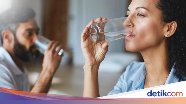 10 Cara Membersihkan Usus Kotor, Minum Air Garam-Teh Jahe
