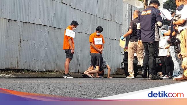 Momen Shane Lukas Peragakan 'Sikap Tobat' di Rekonstruksi, Warga Riuh