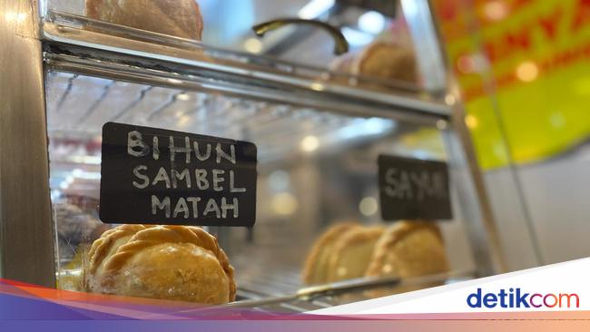 Pedas Mantap! Pastel Udang Balado dan Pastel Sambal Matah yang Buncit