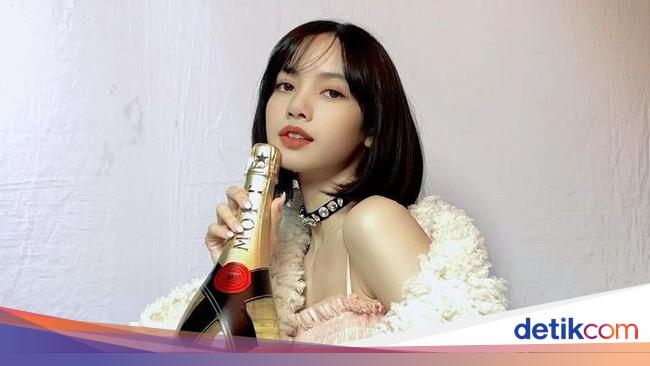 Lisa BlackPink Hobi Kulineran Seusai Konser, Suka Pizza dan Champagne