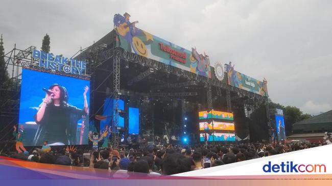 Tampil di Now Playing Festival Bandung, Vierratale Ajak Penonton Nostalgia