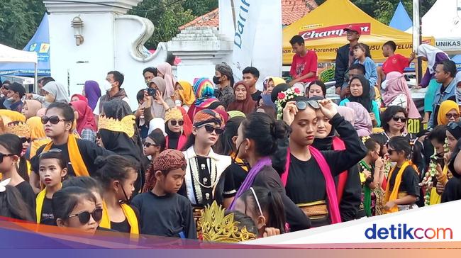 Tampilan Berbeda Tarian Sintren Saat Milad Keraton Kacirebonan
