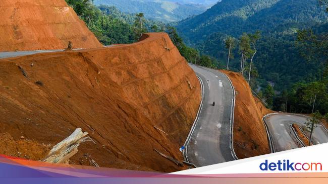 Menyusuri Jalan Jantho-Lamno yang Membelah Hutan Lindung di Aceh