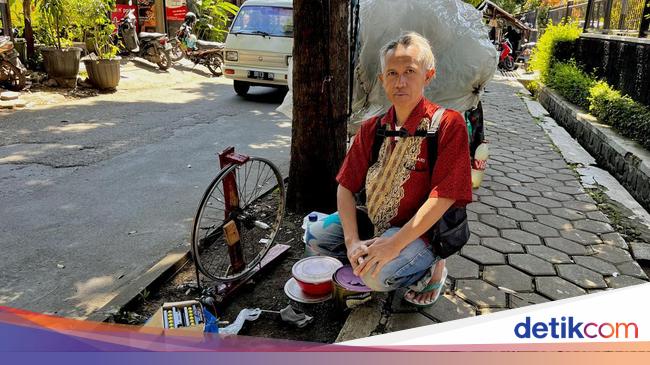 Viral Cara Tak Biasa Tukang Semir Sepatu Bandung Hasilkan Listrik