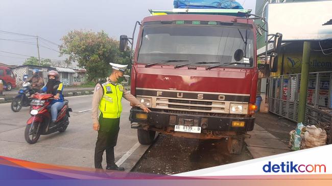 Biker Asal Bojonegoro Tewas Usai Tabrak Truk Parkir di Lamongan