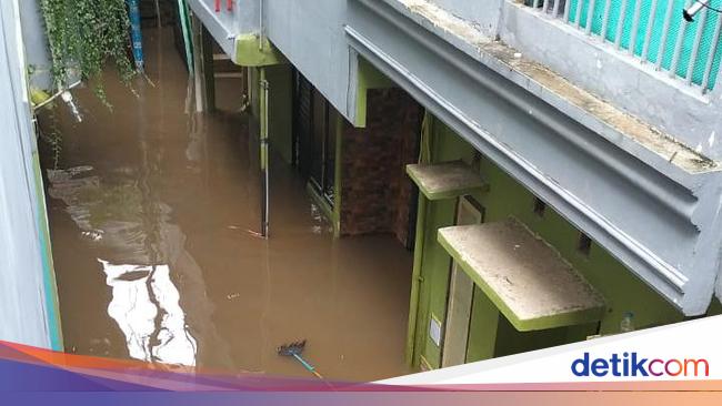 60 Rumah di Kampung Melayu Terendam Banjir, Ketinggian Air Capai 85 Cm