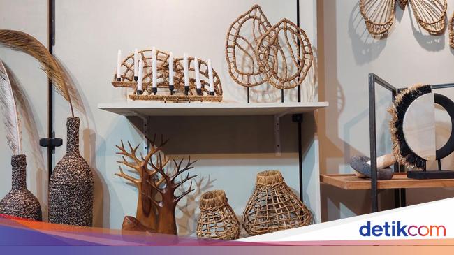 Hiasan dari Pelepah Pisang Tembus AS hingga Eropa, Omzetnya Capai Miliaran