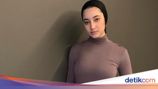 Selebgram Malaysia Ameera Khan Dihujat Berjudi Saat Nonton Balap Kuda