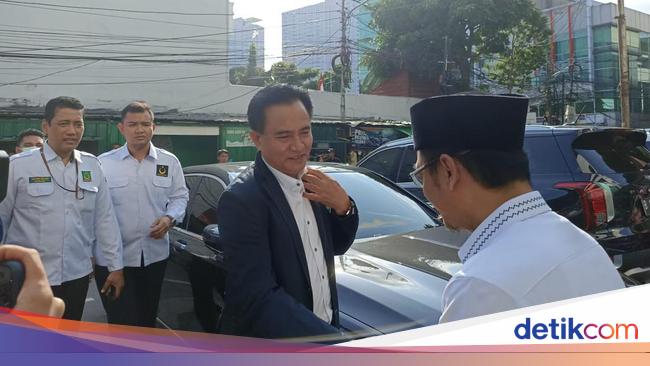Ketum PBB Yusril Ihza Mahendra Sambangi Markas PKB di Jakpus Ketum PBB Yusril Ihza Mahendra Sambangi Markas PKB di Jakpus