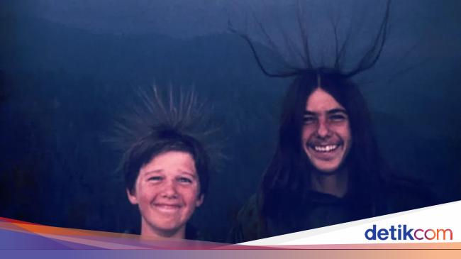 Kisah Viral Foto Rambut Berdiri, Ternyata Tanda Mau Disambar Petir Kisah Viral Foto Rambut Berdiri, Ternyata Tanda Mau Disambar Petir