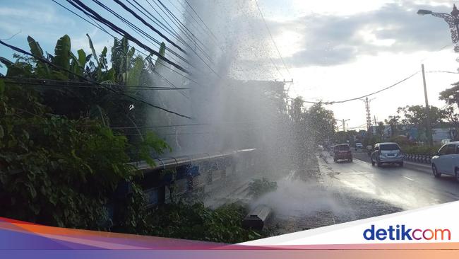 Viral 'Air Mancur Raksasa' gegara Pipa Bocor, PDAM Sebut Faktor Usia