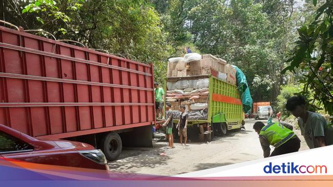 14 Jam Polisi Urai Kemacetan Jalur Maros-Bone di Camba, Lalin Kembali ...