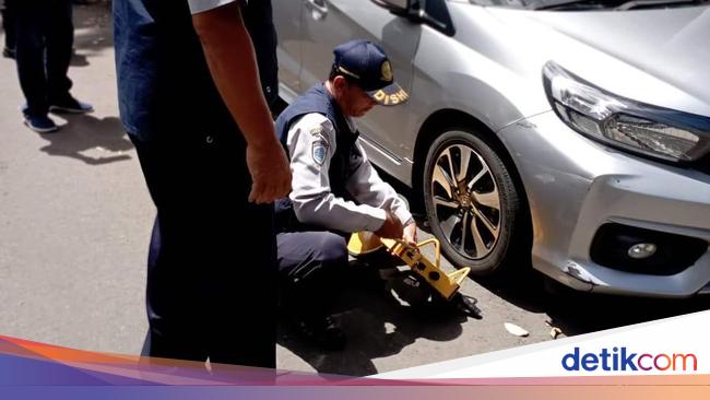 Ngeyel Parkir Liar di Kota Malang, Siap-Siap Bayar Denda Rp 500 Ribu Ngeyel Parkir Liar di Kota Malang, Siap-Siap Bayar Denda Rp 500 Ribu