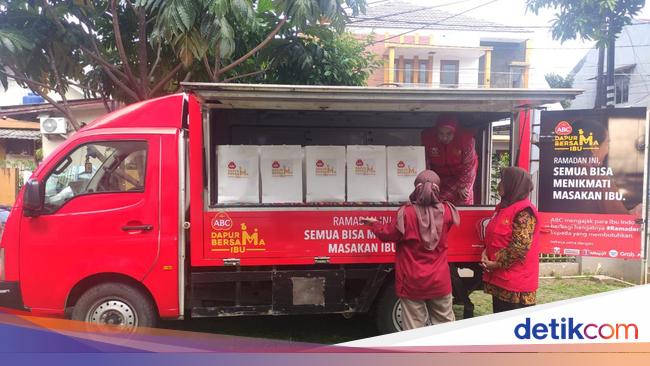 ABC-FOI Libatkan Emak-emak Berbagi 125.000 Paket Makanan Saat Ramadan