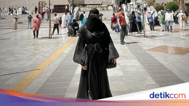 Foto: Gaya Aurel Hermansyah Pakai Cadar Saat Umrah, Dipuji dan Dikritik Foto: Gaya Aurel Hermansyah Pakai Cadar Saat Umrah, Dipuji dan Dikritik