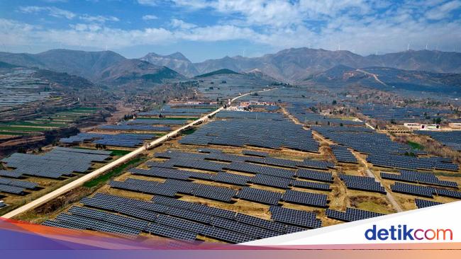Potret Pegunungan di China yang Diselimuti Ladang Panel Surya