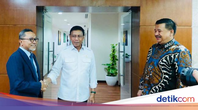PAN Masih Buka Pintu Meski Wiranto Tunda Gabung PAN Masih Buka Pintu Meski Wiranto Tunda Gabung