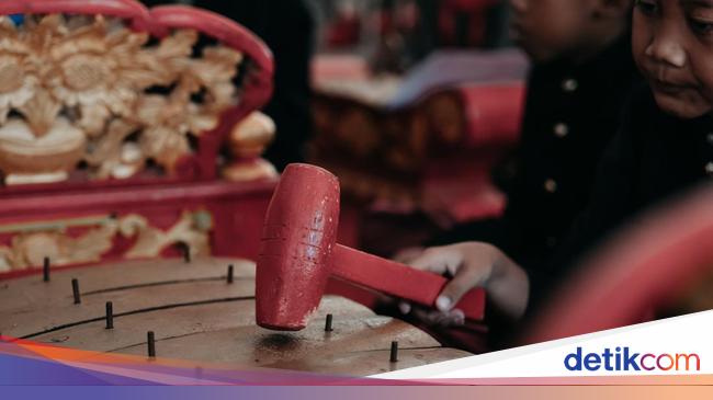 13 Alat Musik Tradisional Jawa Tengah dan Cara Memainkannya