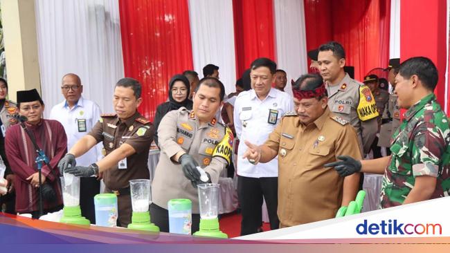 Jelang Ramadan, Puluhan Ribu Pil Obat Keras-Miras Dimusnahkan Polres ... Jelang Ramadan, Puluhan Ribu Pil Obat Keras-Miras Dimusnahkan Polres ...