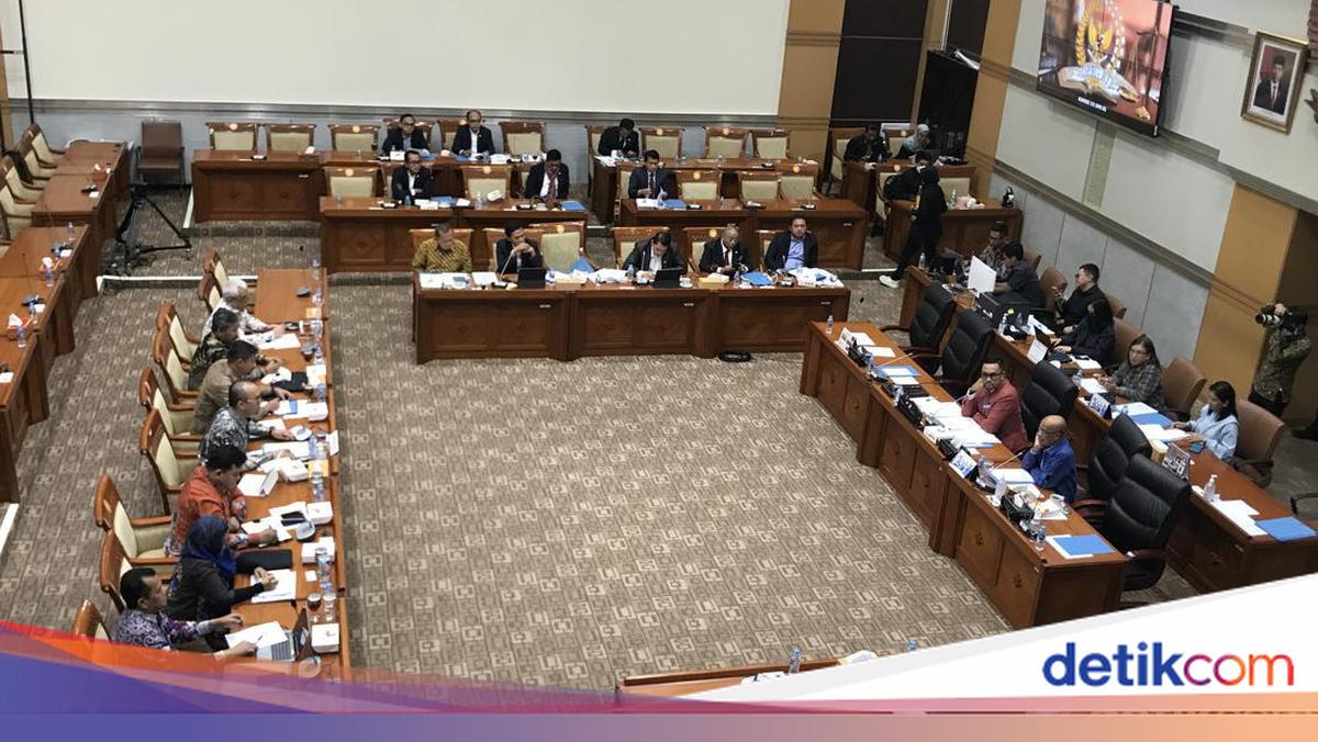 Komisi III DPR Awali Rapat Bareng PPATK soal Rp 300 T dengan Video Mahfud