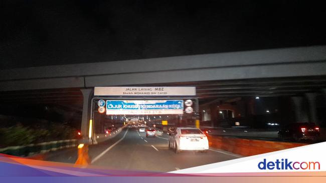 Ada Kecelakaan, Tol Layang MBZ Arah Cikampek Ditutup Sementara