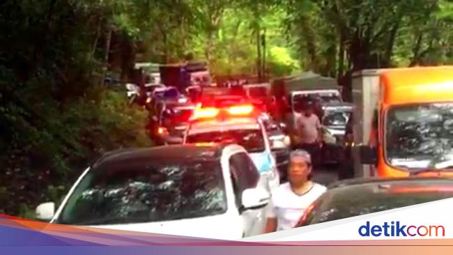 Camba Maros Macet Parah, Polisi Minta Warga Cari Jalur Alternatif ke Bone
