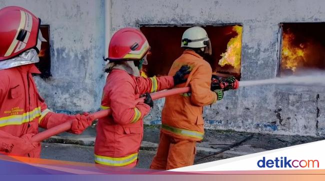 Kebakaran Gudang di Karawaci Tangerang Diduga Akibat Korsleting Listrik