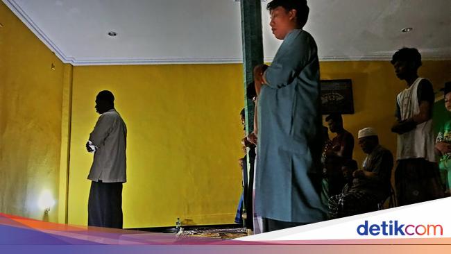 Nyepi, Umat Muslim Kampung Bugis-Banjar Adat Celuk Salat Tarawih di Rumah