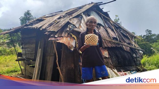 Pilu Lansia Hidup dan Tinggal di Gubuk Reyot di Puncak Gunung Mamasa
