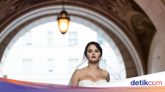 Foto: Selena Gomez Cantik Pakai Gaun Pengantin, Fans Doakan Cepat Menikah