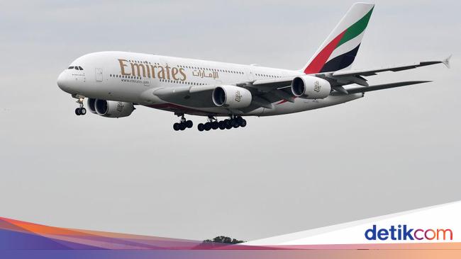 Sejarah! Pesawat Terbesar Dunia A380-800 Sukses Mendarat di Bali