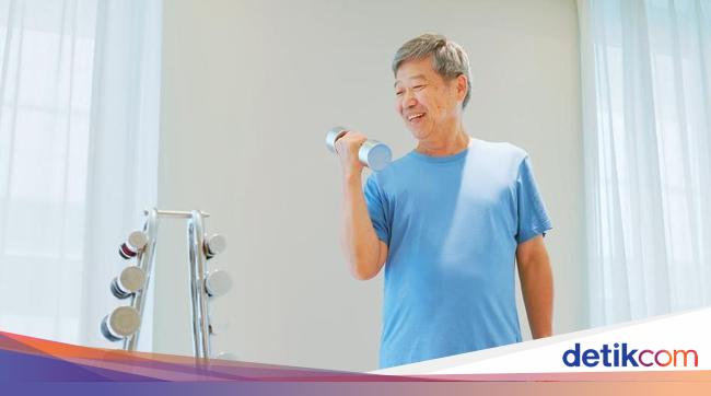 Catat! Ini Cara Bantu Orang Tua Tetap Bugar & Sehat Selama Berpuasa