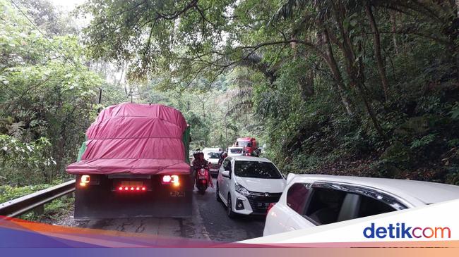Buka Tutup Jalur Kappang Camba Diberlakukan, Truk Antre di Perbatasan