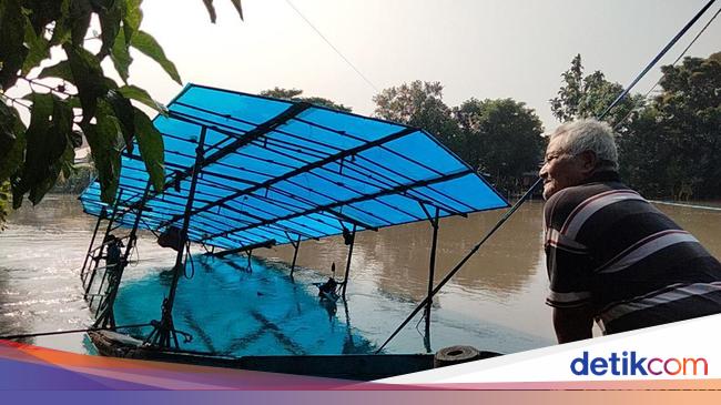 Perahu Tambang Tenggelam di Surabaya Bawa 8 Penumpang-7 Motor