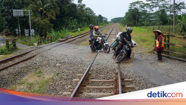 Aduh! Masih Ada Perlintasan KA Tanpa Palang Pintu