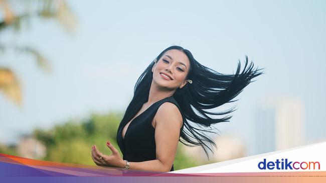 Hani Putri Rasakan Pasang Surut Dunia Model, Mau Banting Setir Jualan Dimsum